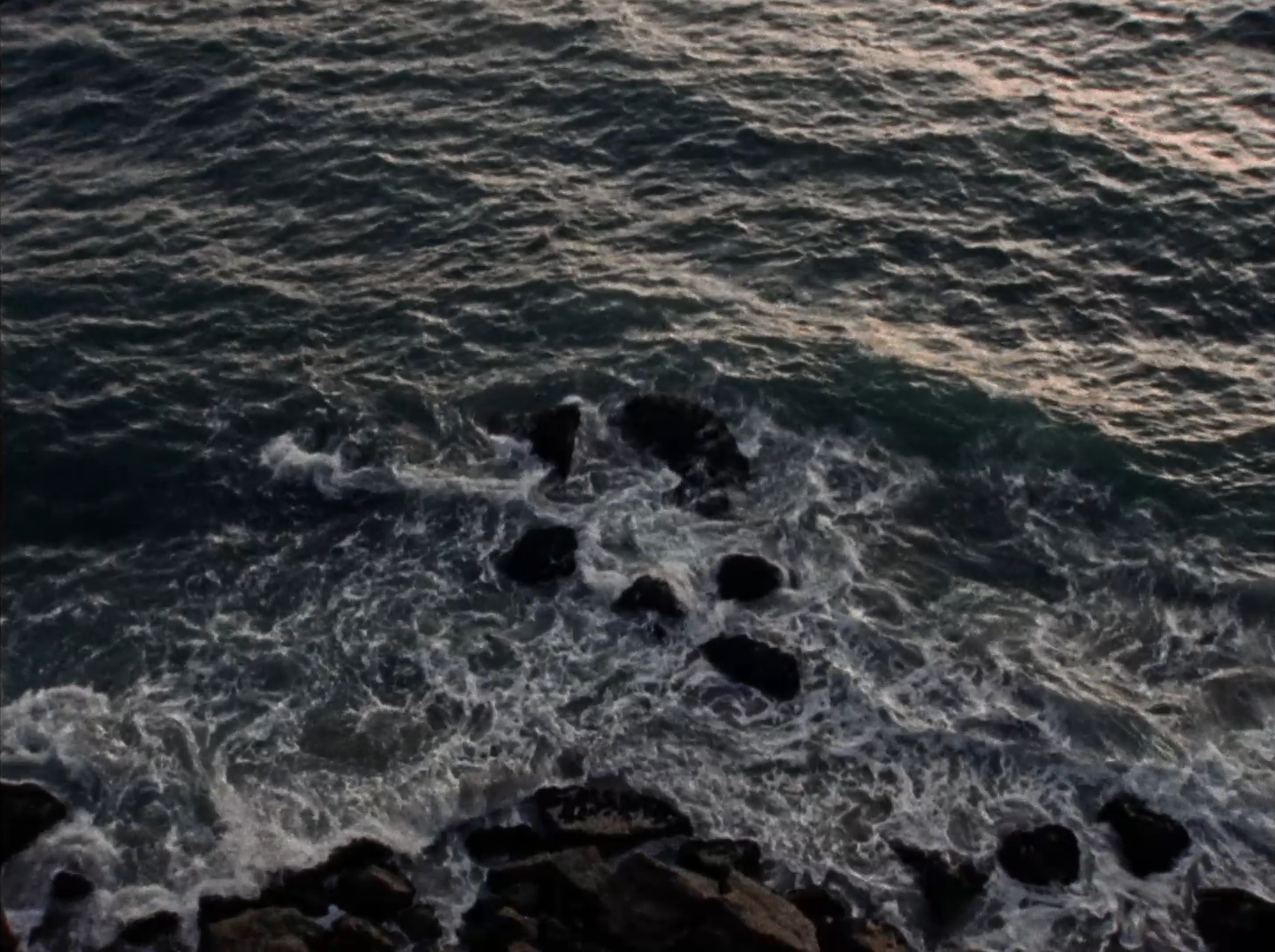 Crashing Waves - americas.dafilms.com | watch online
